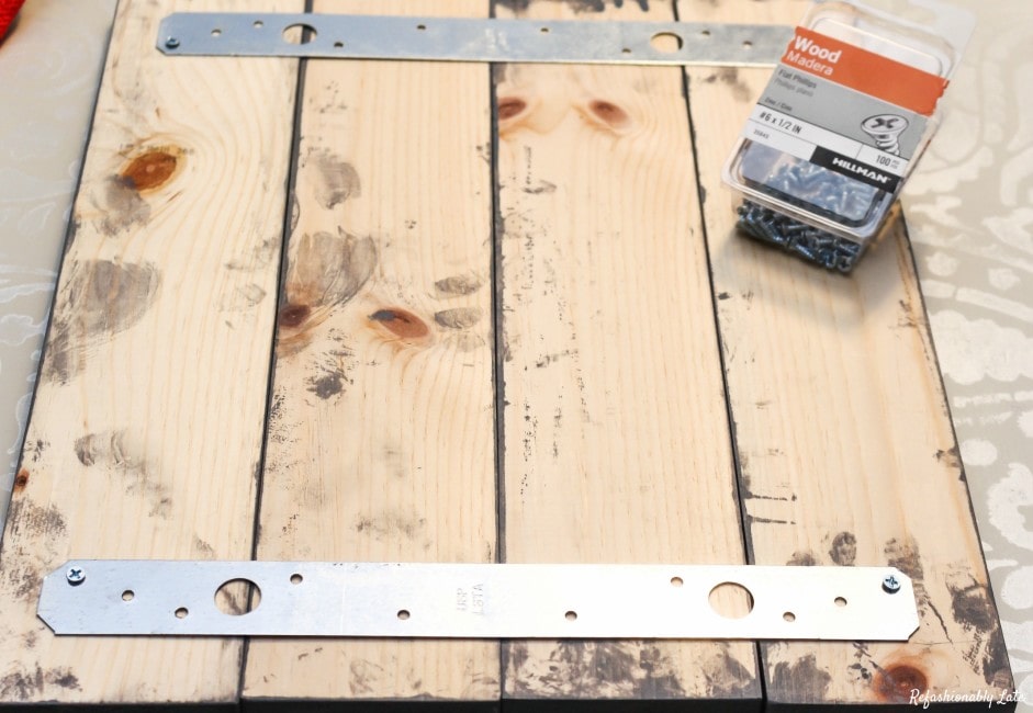 Cheap and Easy DIY Lazy Susan for Board Games