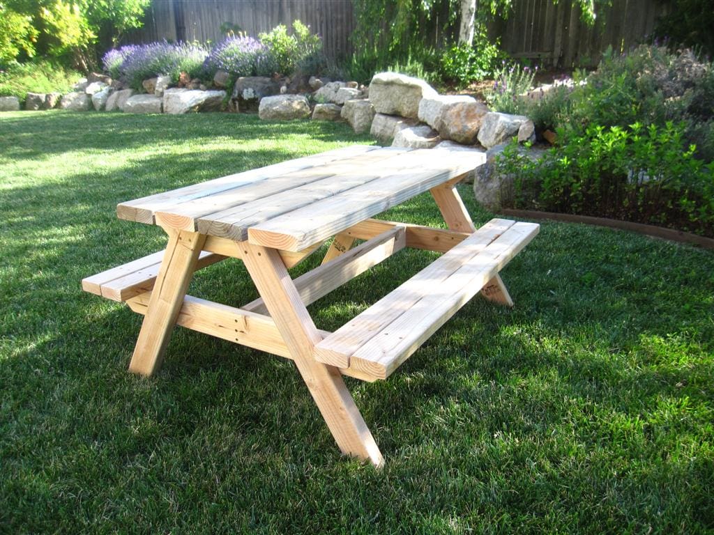 11 Children's Picnic Table DIYs